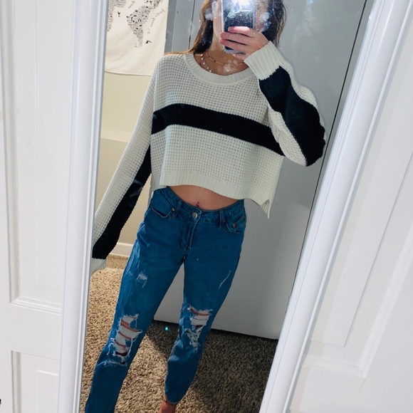 Forever 21 | Tops | Super Cute Cropped Sweater In White And Black ...